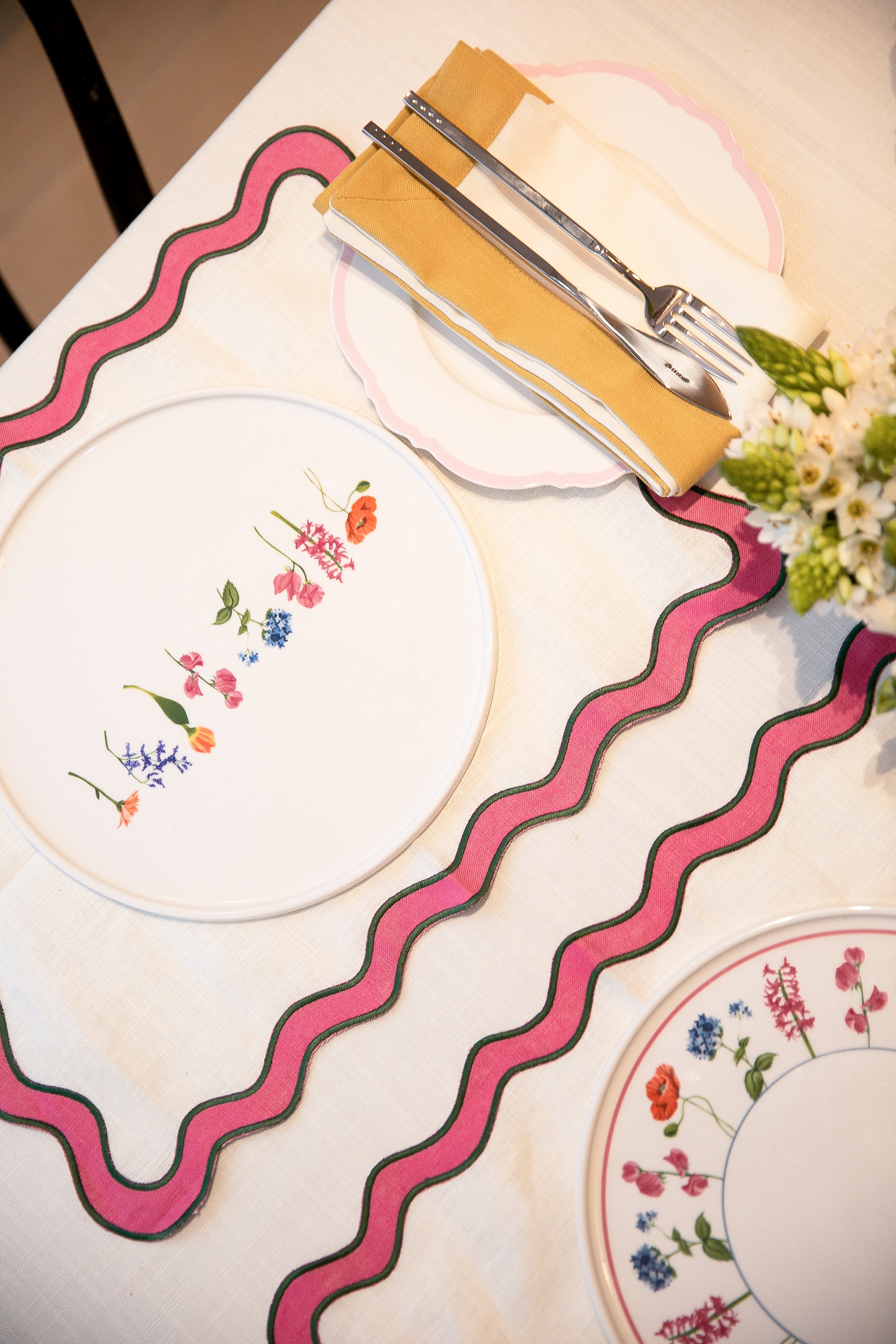 Styling Fine Floral with Chesca Athas – In The Roundhouse