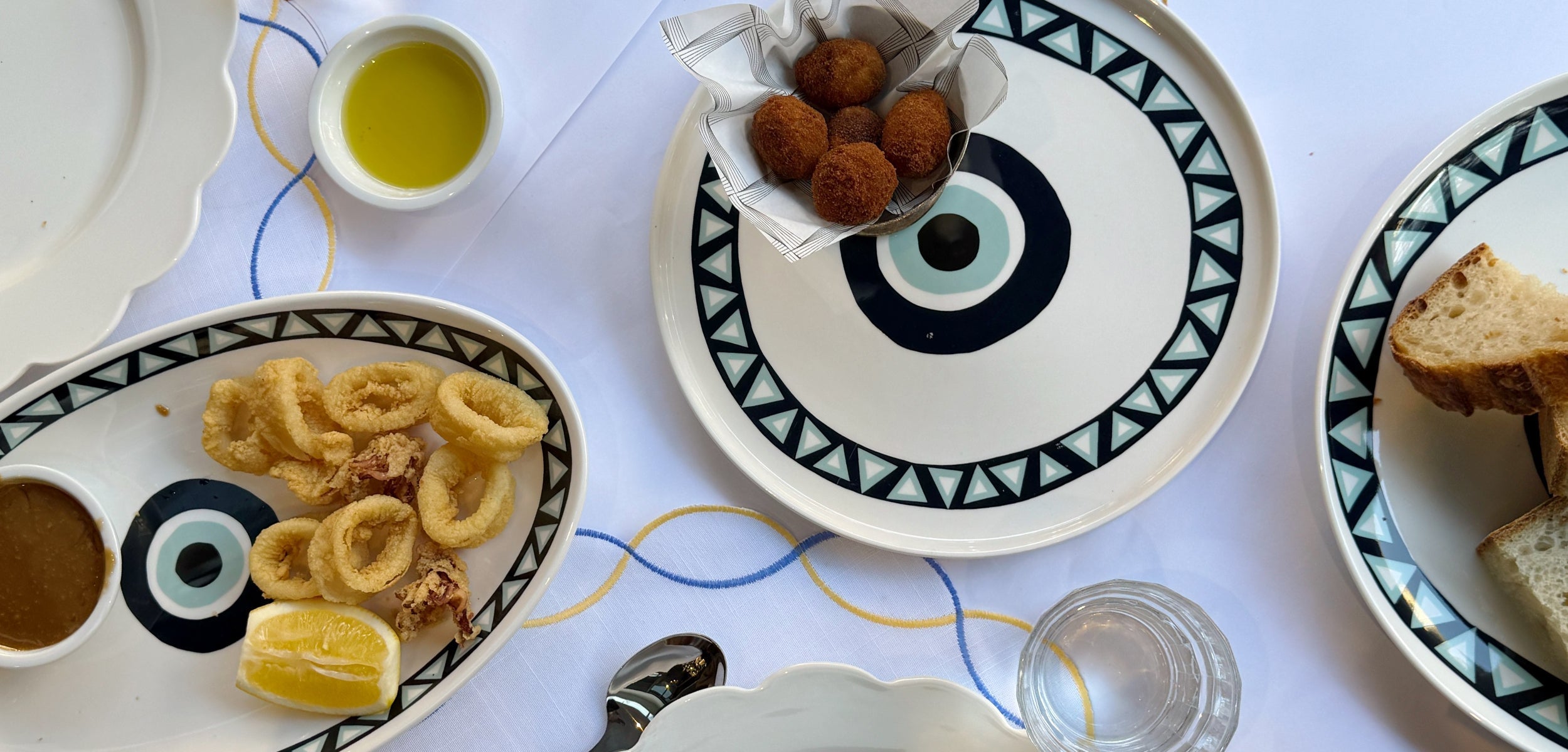 Going Greek – In The Roundhouse